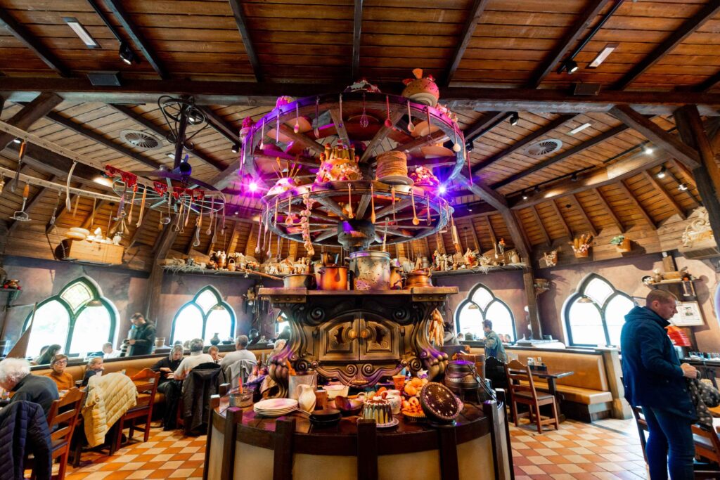 Where can you enjoy good food in the Efteling?